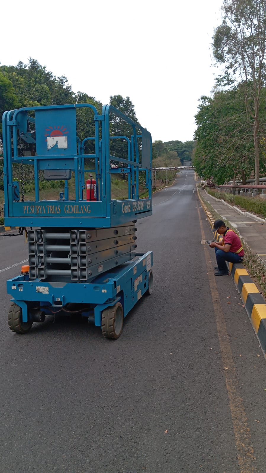 Sewa Scissor Lift Harian Mingguan Bulanan Cibitung Cikarang Bekasi Jawa ...