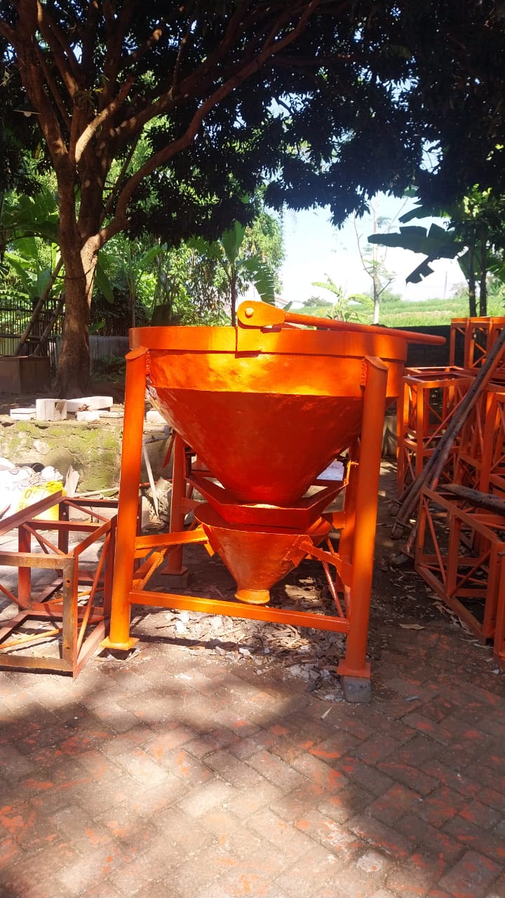 Sewa Bucket Cor Kapasitas 800L - 1200L Karawang | Concrete Bucket ...