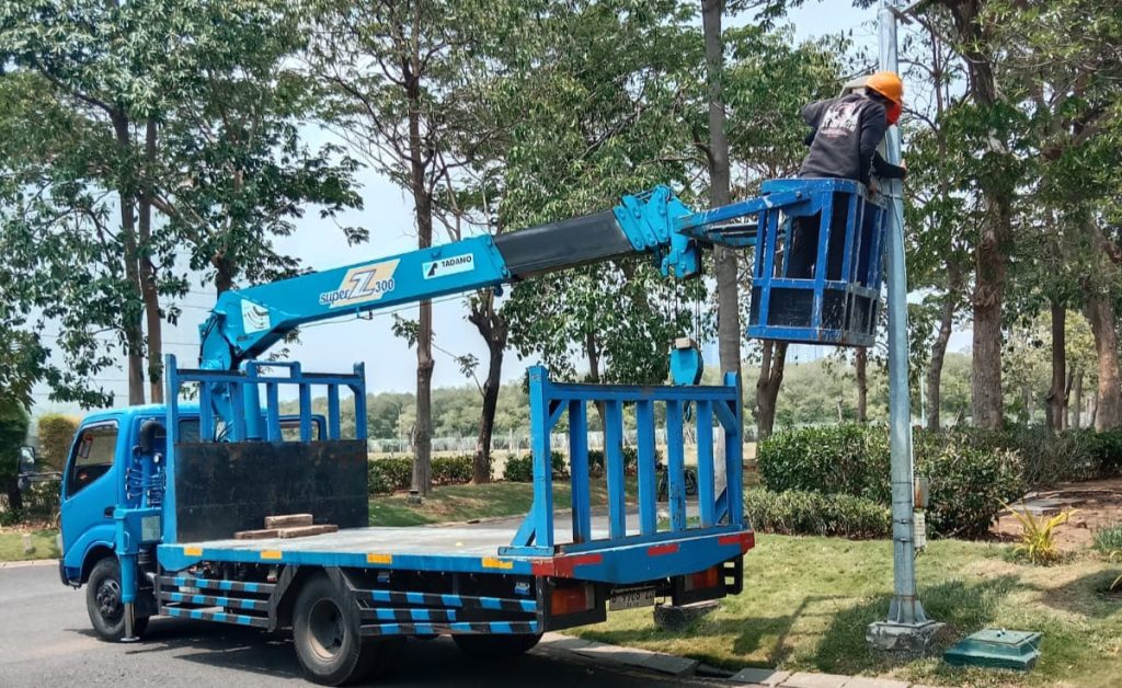 DISEWAKAN Skylift 50 Meter Di Karawang | Rental Mobil Tangga Di ...
